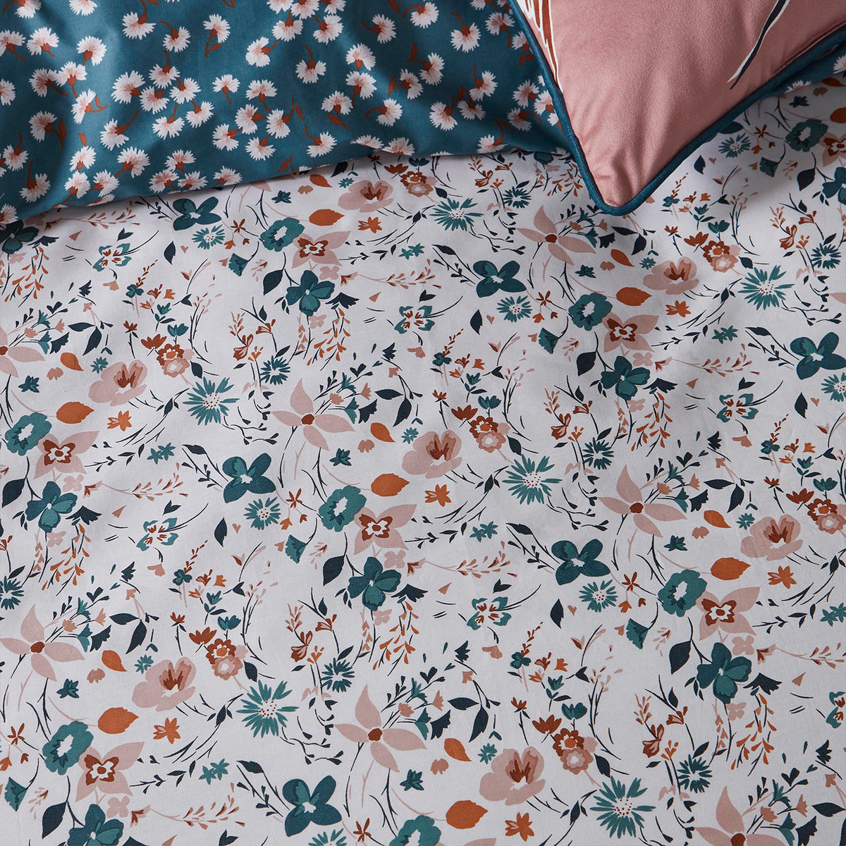 Fat Face Duvet Cover and Pillowcase Set - Floating Blooms – Babylon ...